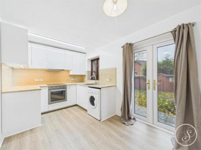 2 bedroom semi detached house for rent in Field End Road, Halton, Leeds, LS15