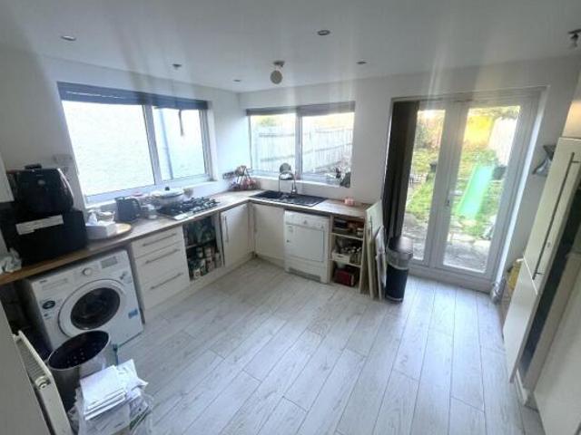 2 bedroom semi detached house for rent in Fourth Avenue, Luton, Bedfordshire, LU3