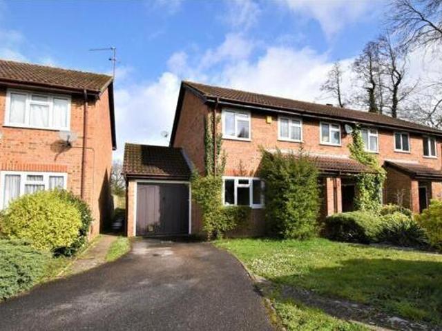 2 Bedroom Semi detached House For Rent In Fleet, Hampshire