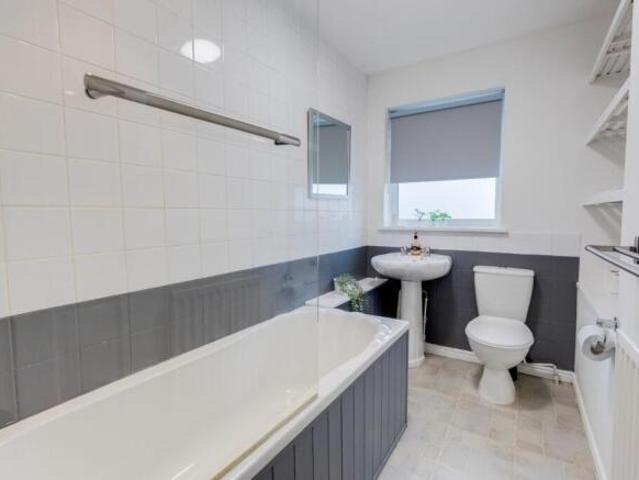 2 bedroom semi detached house for rent in Frensham Close, Roselands, Northampton, NN4