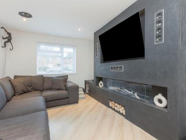 2 bedroom semi detached house for rent in Frinton Road Sidcup DA14