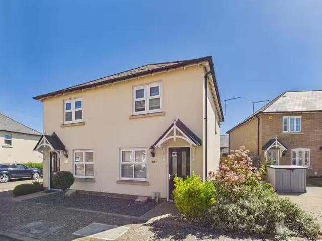 2 bedroom semi detached house for rent in Gill Edge, Stansted.