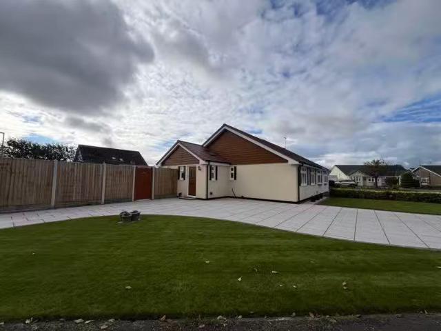 2 bedroom semi detached house for rent in Golf Open 2026 Bee.