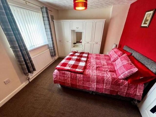 2 bedroom semi detached house for rent in Glencoe Square, Sunderland, SR4