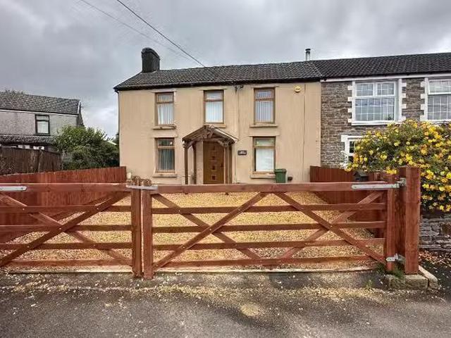 2 bedroom semi detached house for rent in Gwaunmiskin Road, Be.