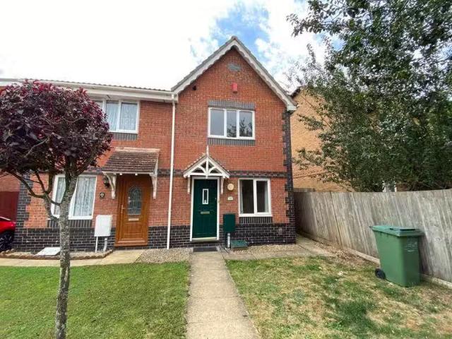 2 bedroom semi detached house for rent in Harvest Close, Brist.