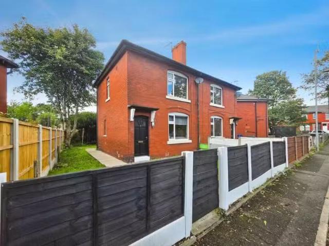 2 bedroom semi detached house for rent in Hazel Avenue, Bury.