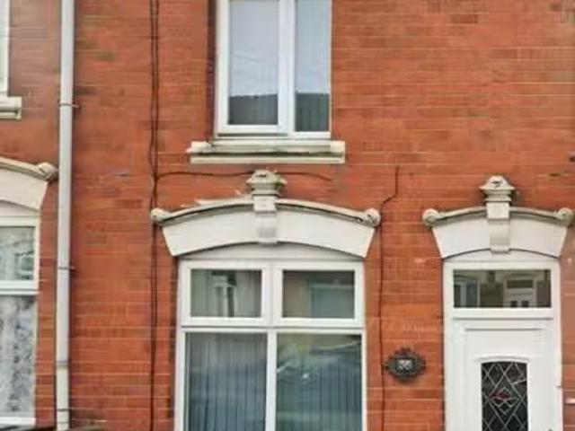 2 bedroom semi detached house for rent in Hellier Street, Dudl.