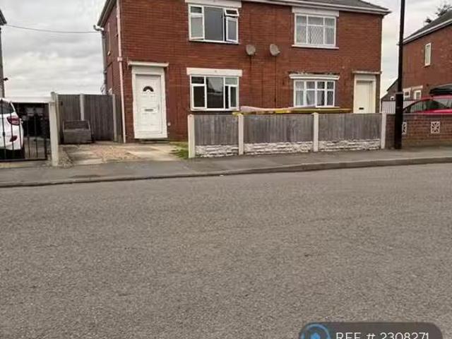 2 bedroom semi detached house for rent in Highfield Crescent.