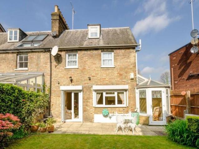 2 bedroom semi detached house for rent in Highfield Road, London, NW11