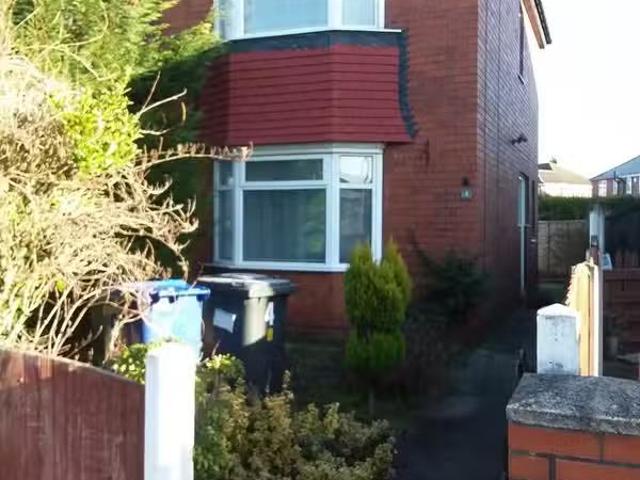 2 bedroom semi detached house for rent in Hill Top Crescent, W.