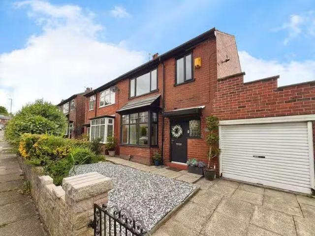 2 bedroom semi detached house for rent in Hollywood Road, Smit.