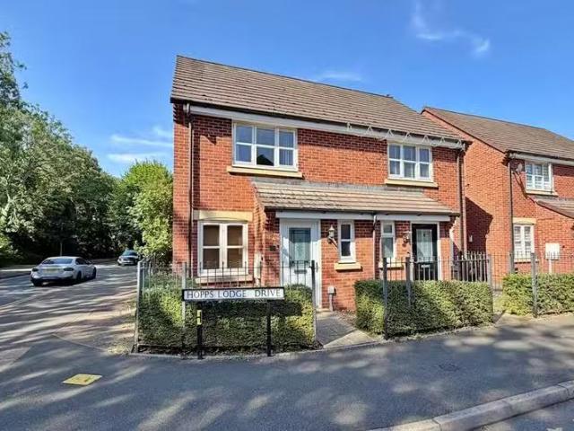2 bedroom semi detached house for rent in Hopps Lodge Drive, R.