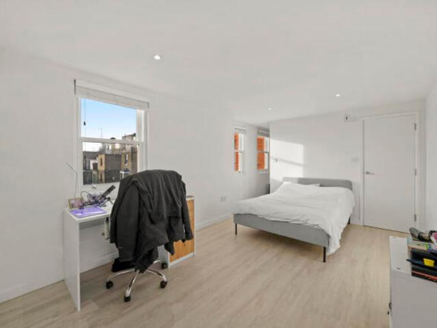 2 bedroom semi detached house for rent in Ingham Road, West Hampstead, NW6