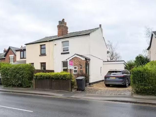 2 bedroom semi detached house for rent in Liverpool Road South.