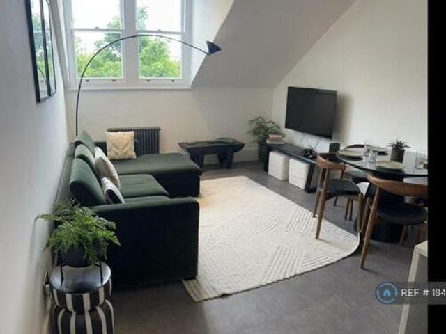 2 Bedroom Semi detached House For Rent In London
