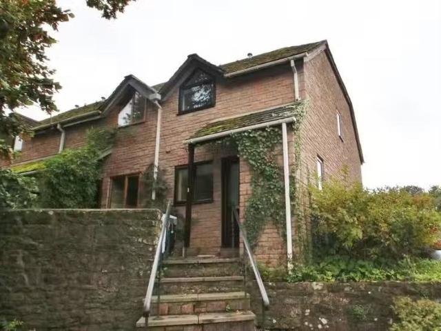 2 bedroom semi detached house for rent in Lodge Gardens, Churc.