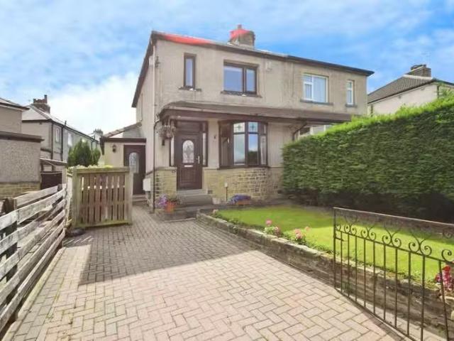 2 bedroom semi detached house for rent in Low Ash Crescent, Wr.