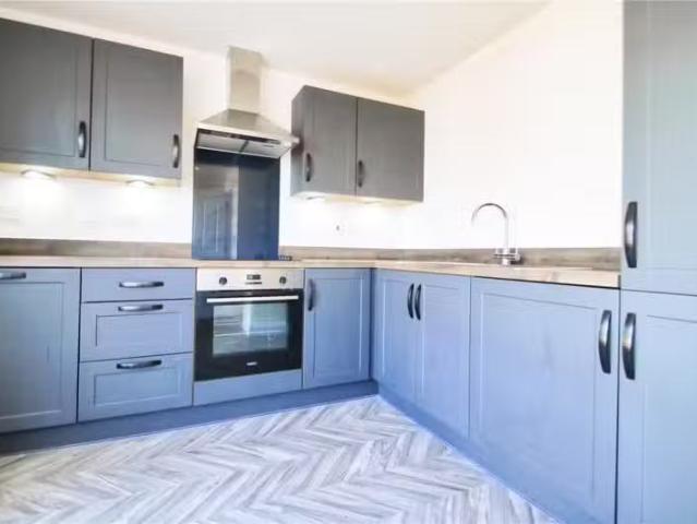2 bedroom semi detached house for rent in Lucks Avenue, Hall G.