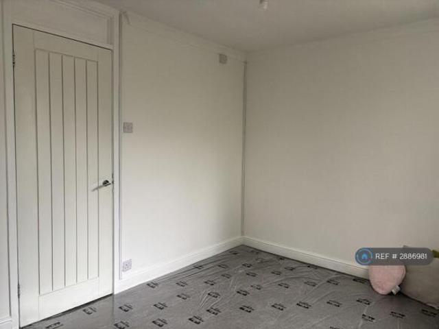 2 bedroom semi detached house for rent in Melton Close, Leeds, LS10