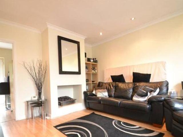 2 Bedroom Semi detached House For Rent In Merstham, Surrey
