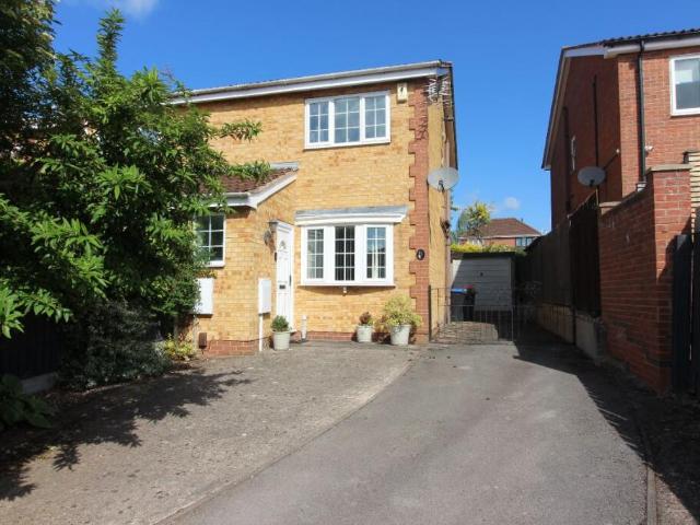 2 bedroom semi detached house for rent in Minster Close, Hucknall, Nottingham NG15 8DR, NG15