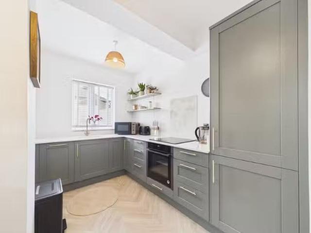 2 bedroom semi detached house for rent in Monks Park Avenue, B.