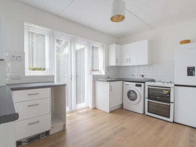 2 bedroom semi detached house for rent in Monmouth Close, DA16