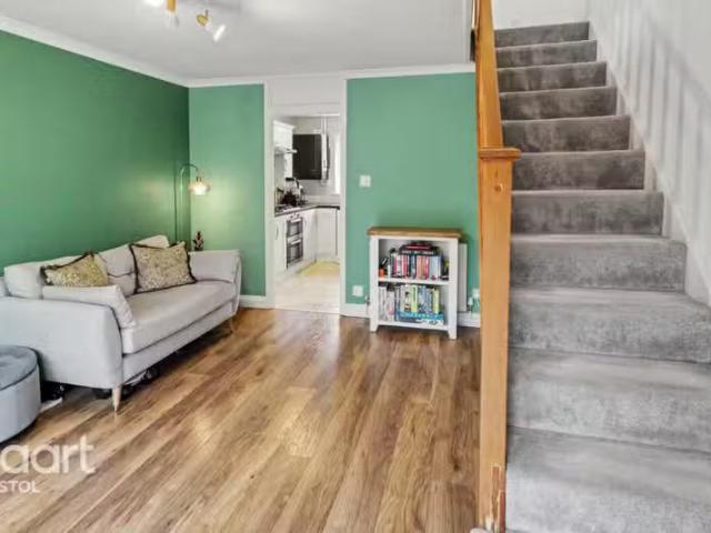 2 bedroom semi detached house for rent in Morley Close, BRISTO.