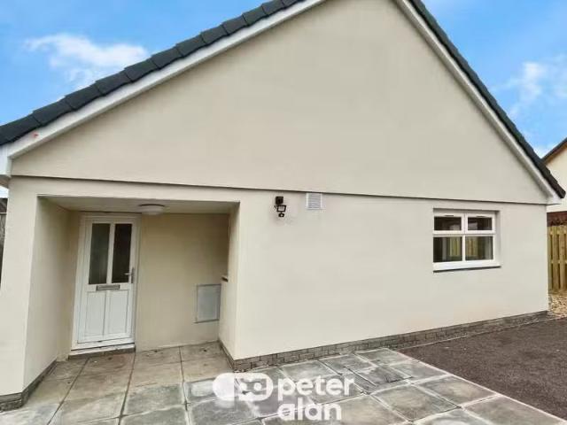 2 bedroom semi detached house for rent in Mount View, Bridge S.