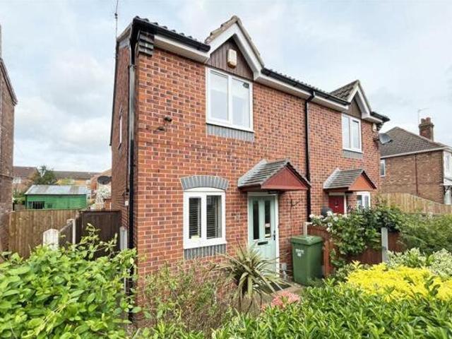 2 Bedroom Semi detached House For Rent In Netherfield