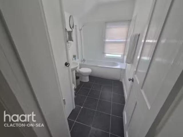 2 bedroom semi detached house for rent in Old Road, CLACTON ON.