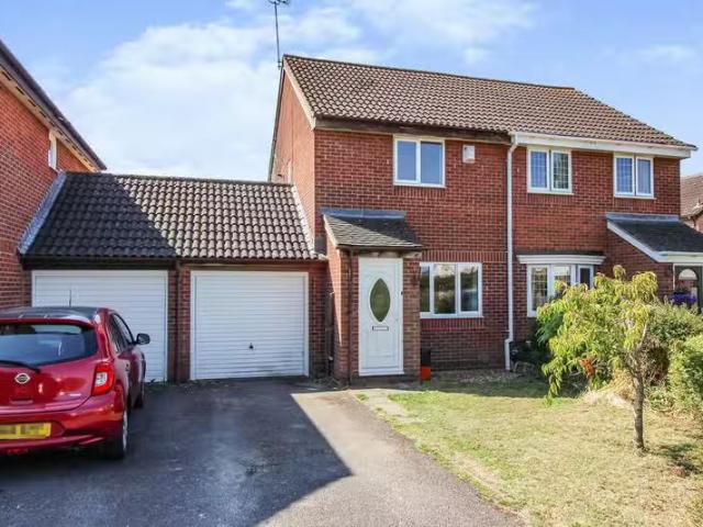 2 bedroom semi detached house for rent in Olive Grove, Rodbour.