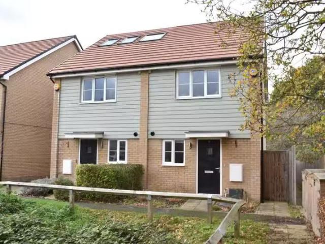 2 bedroom semi detached house for rent in Partridge Mews, Cher.