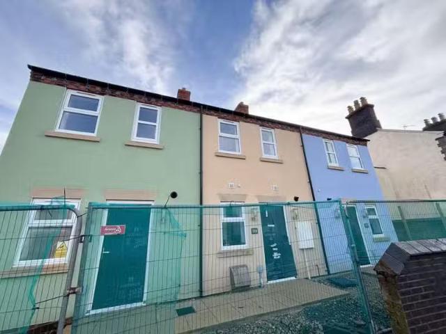 2 bedroom semi detached house for rent in Park Gardens, 119 Hi.