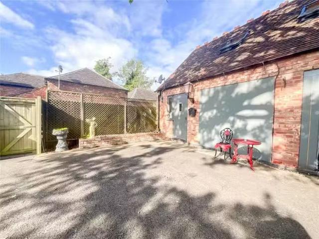 2 bedroom semi detached house for rent in Park Lane, Bonehill.