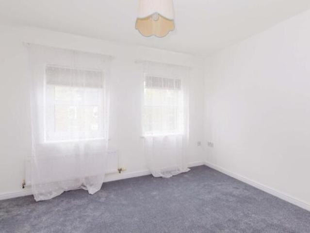 2 bedroom semi detached house for rent in Parsons Road, Langley, SL3