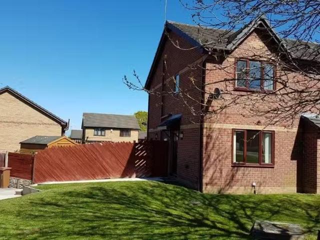 2 bedroom semi detached house for rent in Pembry Rise, Connah.