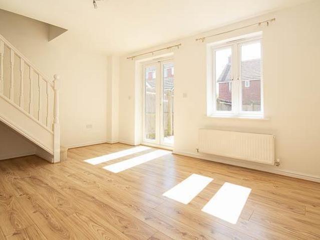 2 bedroom semi detached house for rent in Persimmon Gardens, Cheltenham, GL51 0UF, GL51