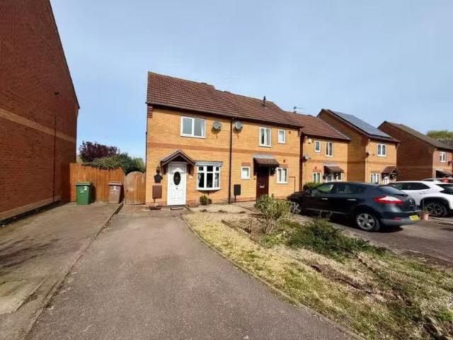 2 bedroom semi detached house for rent in Pine Close, Loughbor.