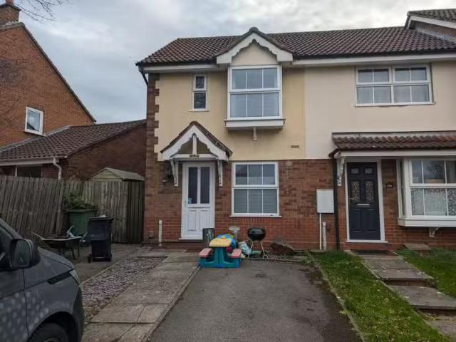 2 bedroom semi detached house for rent in Pursey Drive, Bradle.