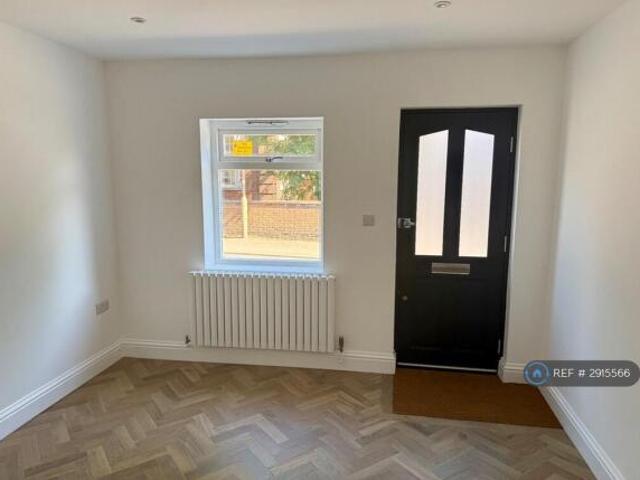 2 bedroom semi detached house for rent in Queens Road, Brentwood, CM14