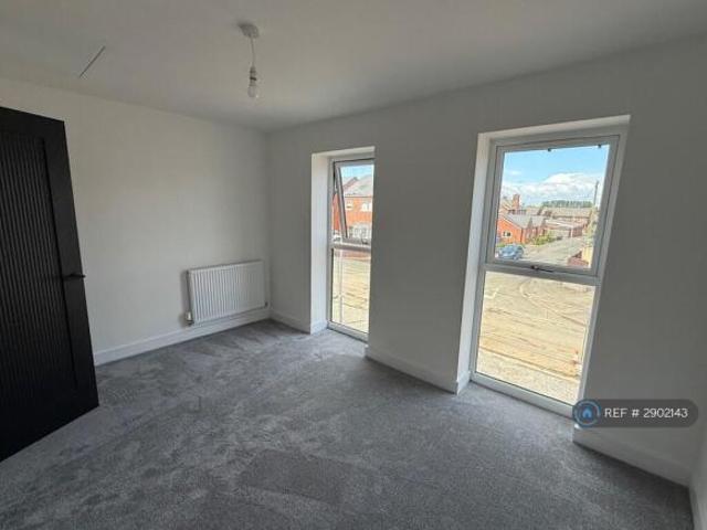 2 bedroom semi detached house for rent in Ringway Road, Liverpool, L25