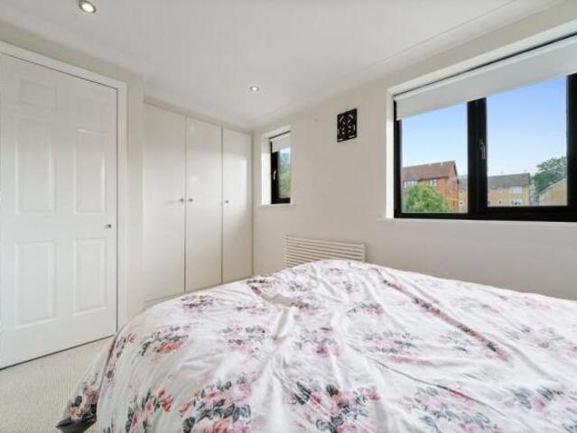 2 bedroom semi detached house for rent in Rosethorn Close, Balham, SW12