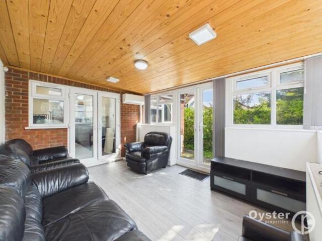 3 bedroom bungalow for rent in Rugby Avenue, Wembley, HA0