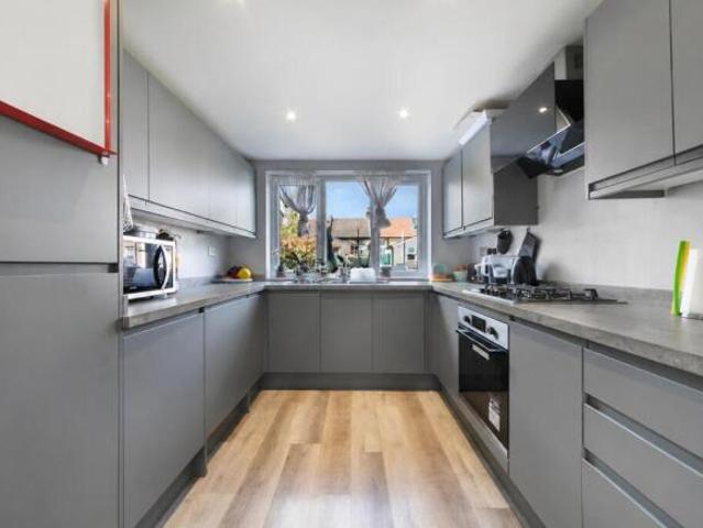 2 bedroom semi detached house for rent in Sandown Road, SE25