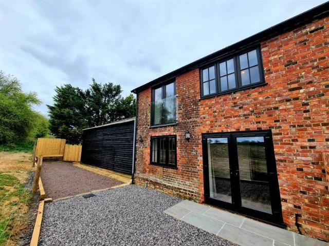 2 bedroom semi detached house for rent in Saunders Lane, Awbri.