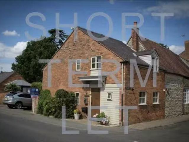2 bedroom semi detached house for rent in Sheep Street, Shipst.