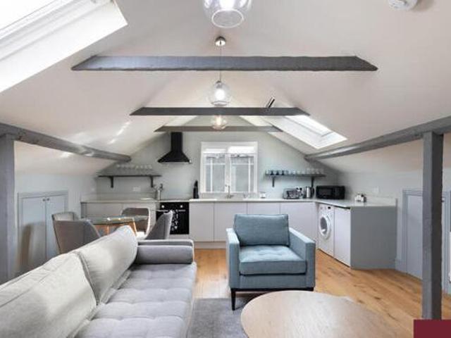 2 Bedroom Semi detached House For Rent In South Road, Weybridge