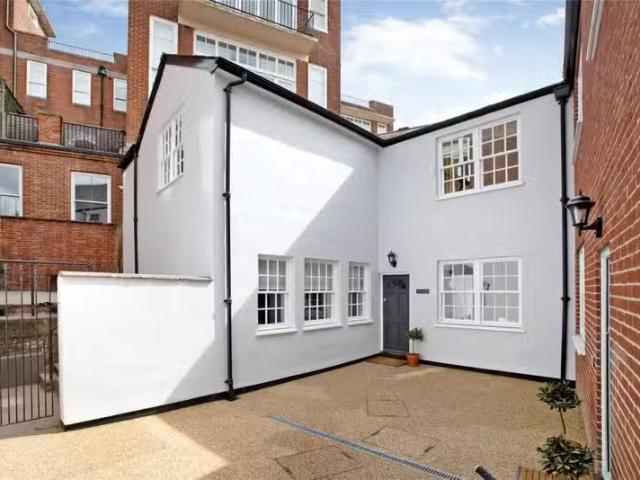 2 bedroom semi detached house for rent in Southernhay, Exeter.